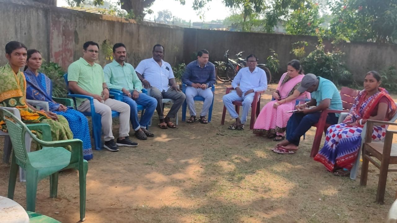 ସମାଜ ପ୍ରଭାବ: ଜାମବାହାଲ ସ୍କୁଲ ପରିଦର୍ଶନ କଲେ ଶିକ୍ଷାଧିକାରୀ - Samaja Live